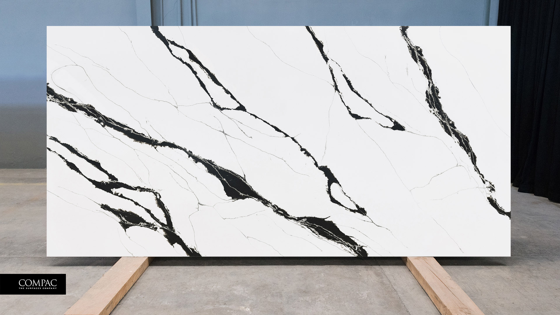 COMPAC©_UNIQUE_CALACATTA BLACK’ actualizado | Lithostone Quartz Surfaces